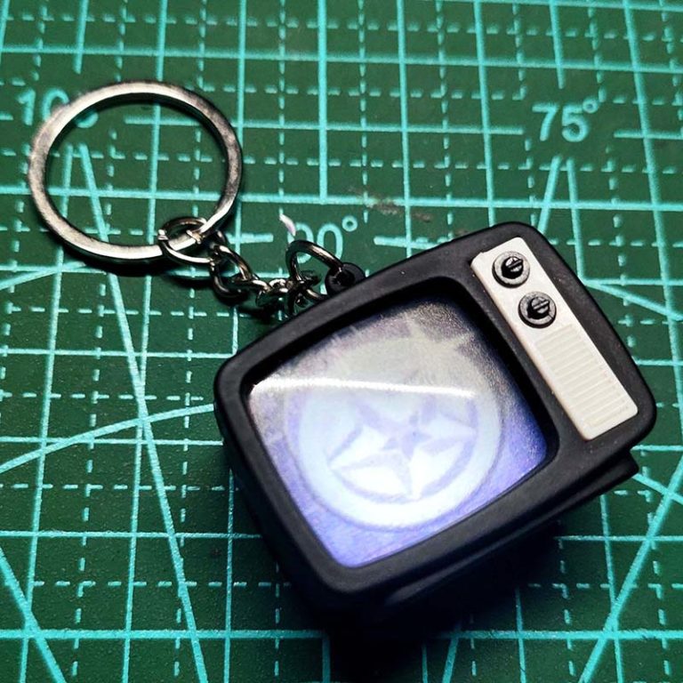 ZZZ TV Keychain Zenless Zone Zero TV With Flashing Light - RegisBox